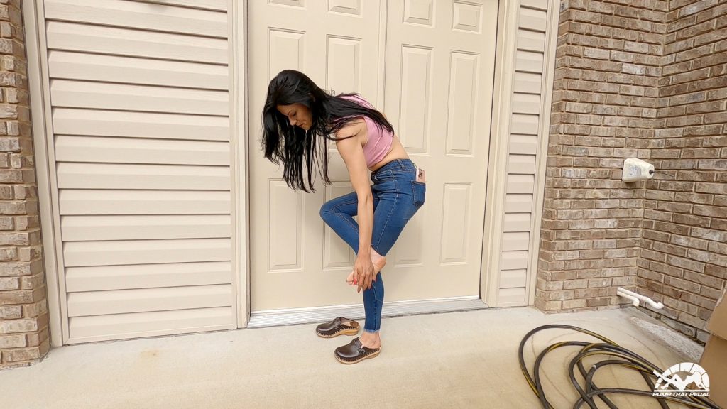 1397 (SD-WMV) - April Lee Cranking the Bug in Brown Clogs - Pump That Pedal